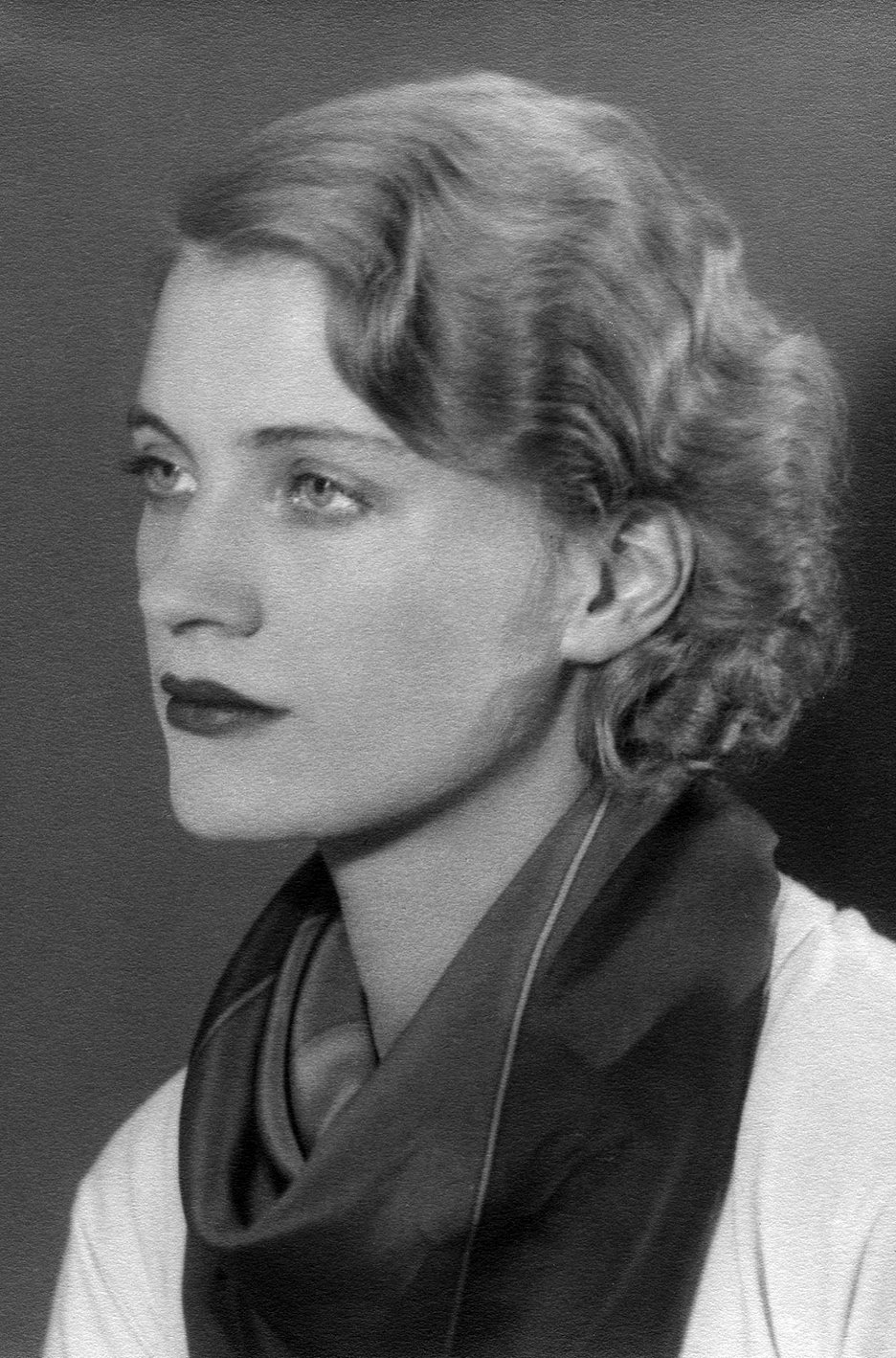 Lee Miller - A Life on the Front Line (2020) | Makers | ČSFD.cz