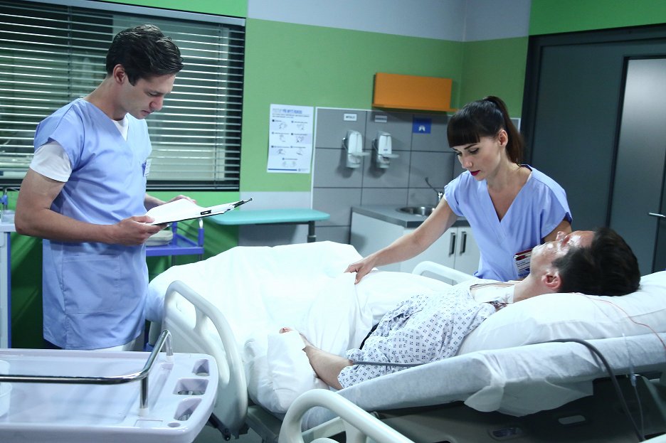 Sestřičky Modrý kód - Doktor je doktor a sestra je sestra (E04) (2020 ...