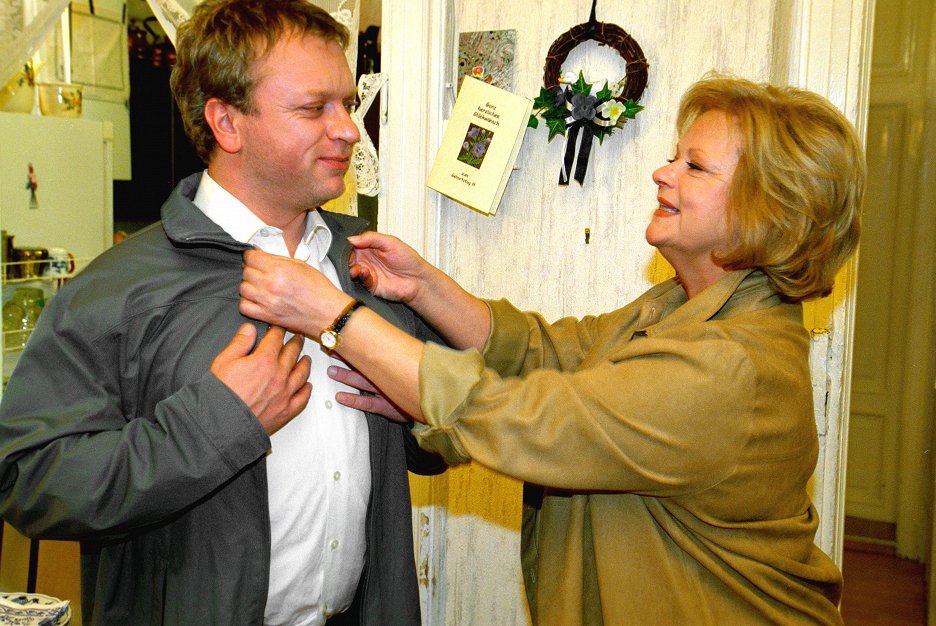 Dolce Vita & Co - Die Mischpoche (S02E06) (2002) | ČSFD.cz