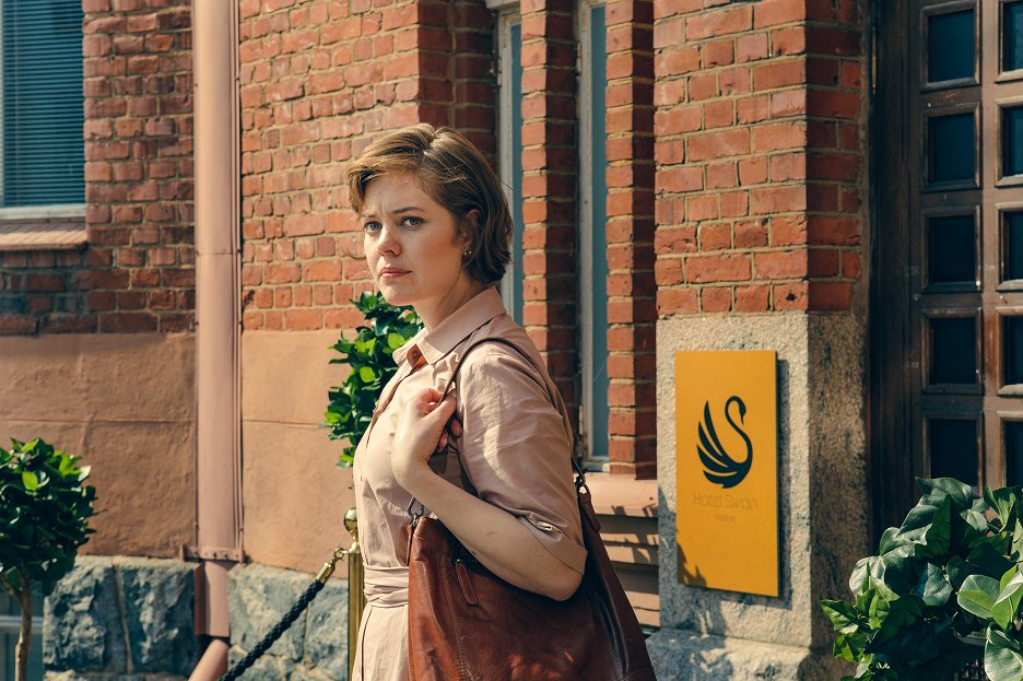 Hotel Swan Helsinki - Uusi johtaja (S01E01) (2020) | ČSFD.cz