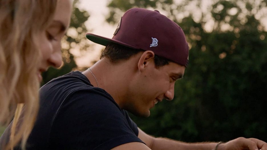 Jenna Bums the Loveseat (2020) | ČSFD.cz