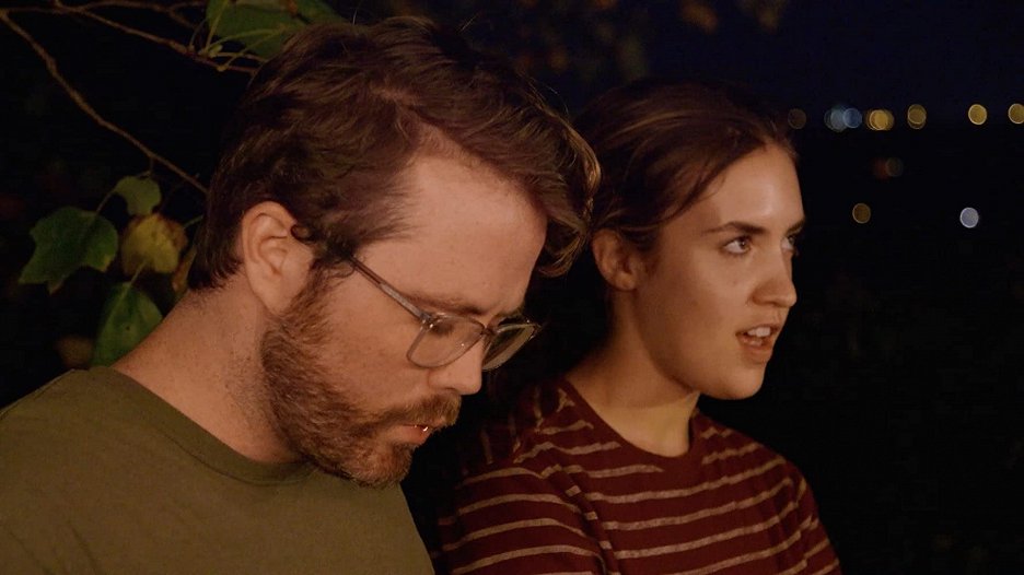 Jenna Bums the Loveseat (2020) | ČSFD.cz