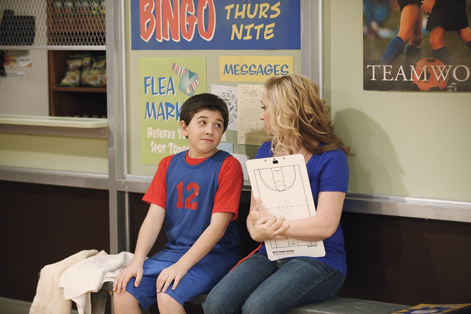 Hodně štěstí, Charlie - Kit and Kaboodle (S01E12) (2010) | ČSFD.cz