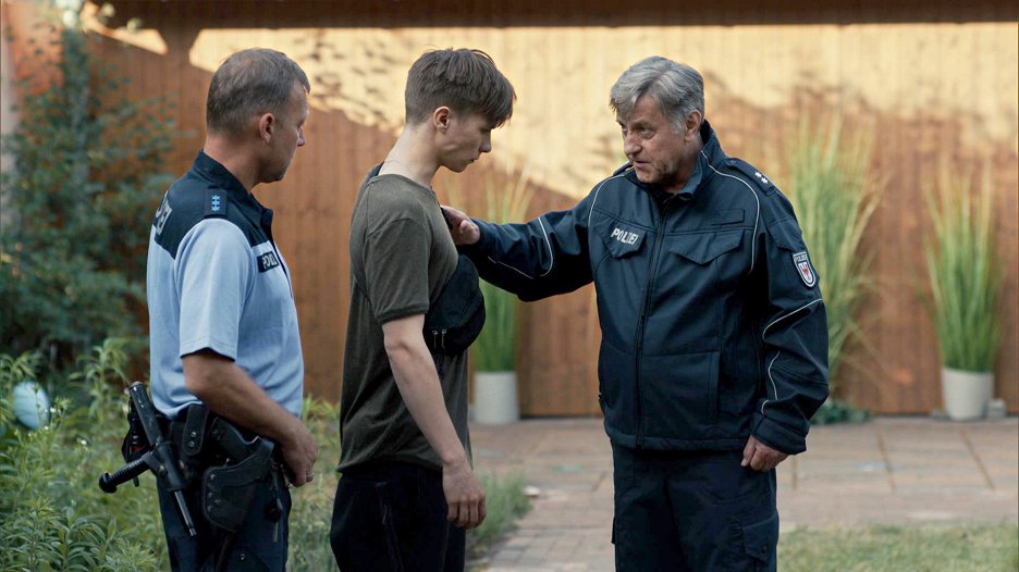 Wir sind jetzt - Und deswegen soll ich mich jetzt so verhalten wie alle ...