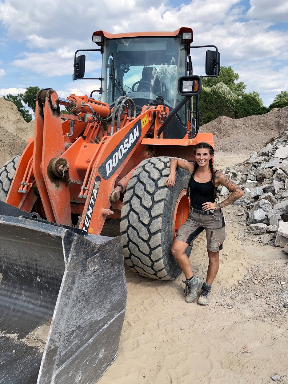 Gut gebaut - "Männerjobs" in Frauenhänden (2020) | ČSFD.cz