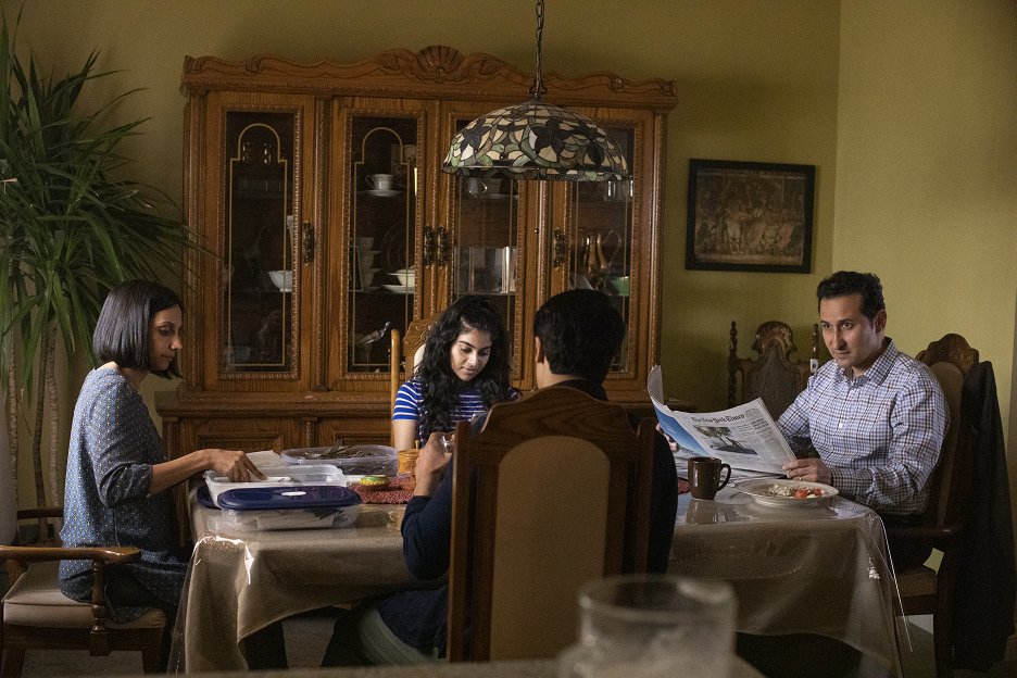 Grand Army - Bacha na mě (E02) (2020) | ČSFD.cz