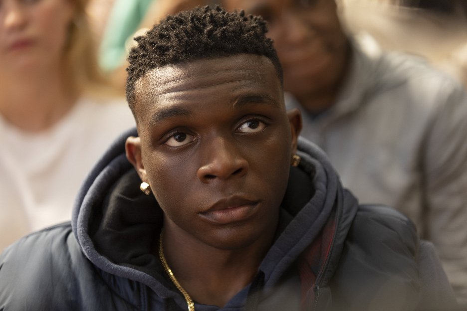 Grand Army - V bezpečí (E04) (2020) | ČSFD.cz