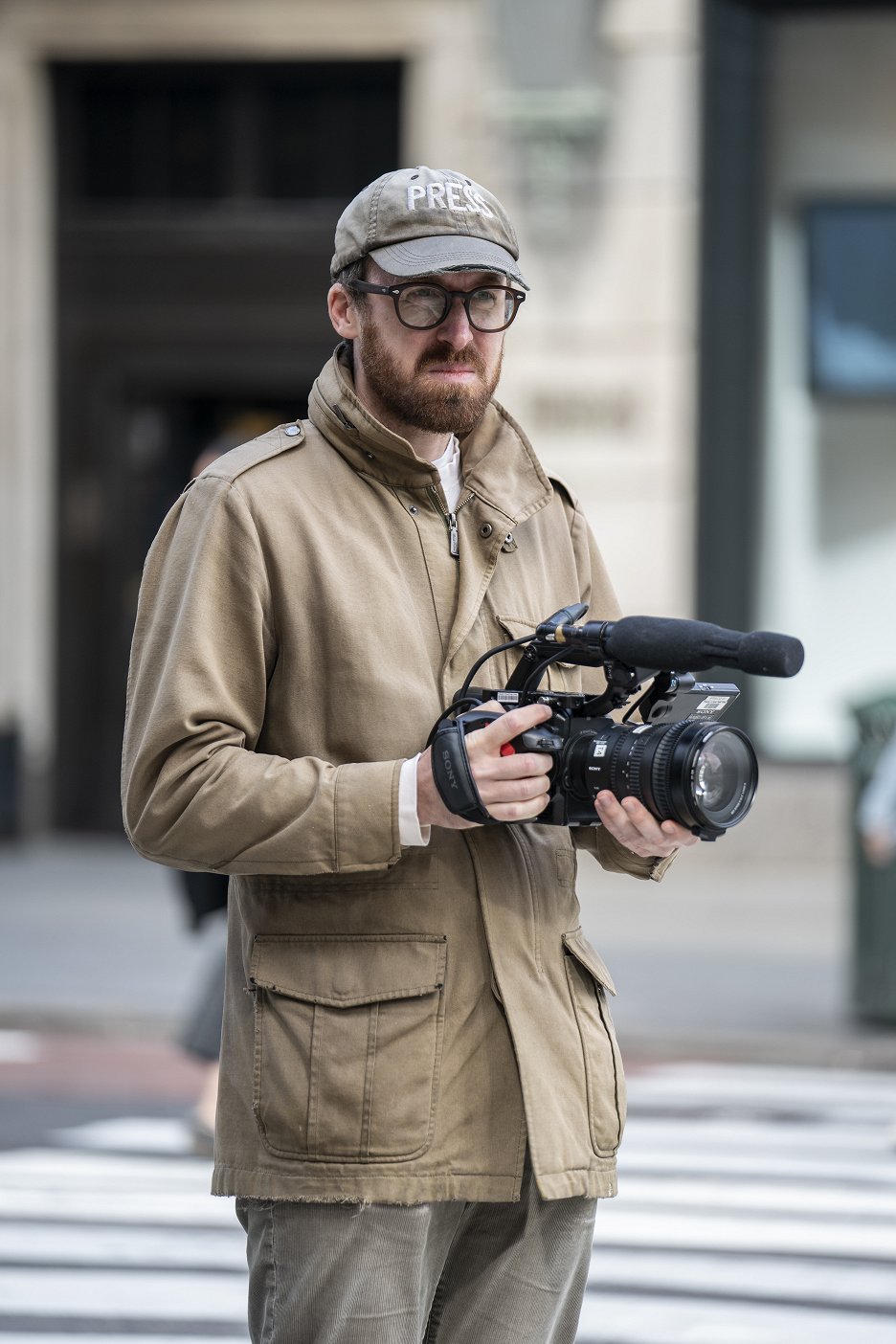 How to with John Wilson - How to Make Small Talk (S01E01) (2020) | ČSFD.cz