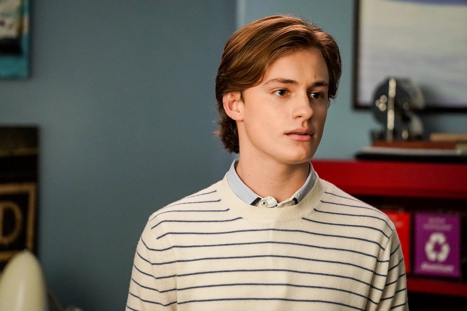 Americká manželka - Graduation (S05E01) (2020) | ČSFD.cz