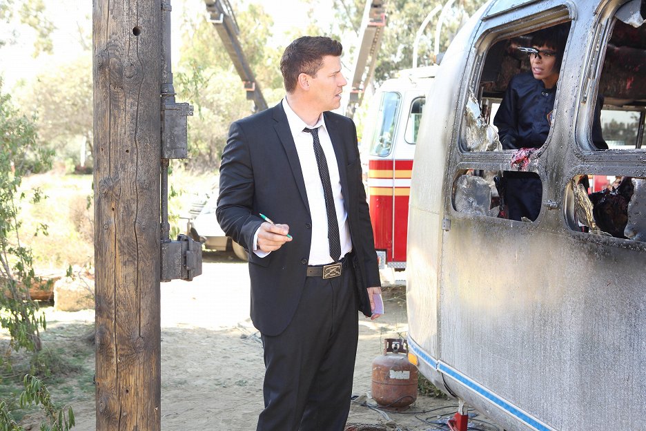 Bones - The Recluse in the Recliner (S09E24) (2014) | ČSFD.sk