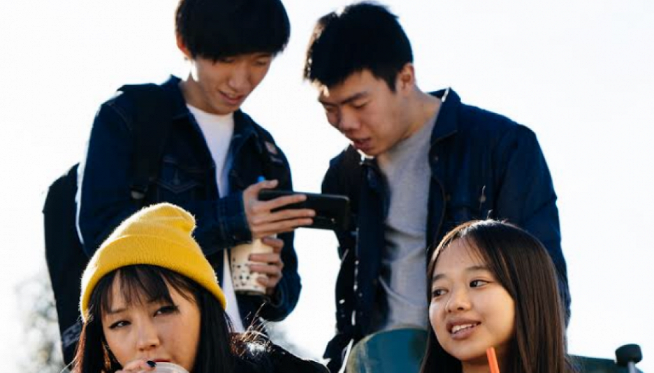 Parachute (2020) | ČSFD.cz