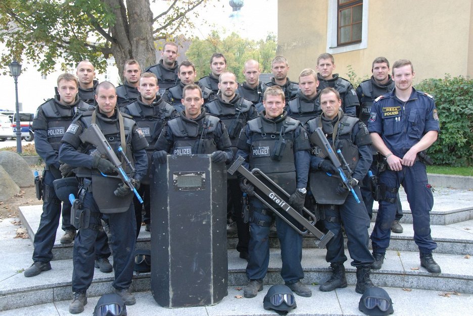 24 Stunden - WEGA (2013) | ČSFD.cz