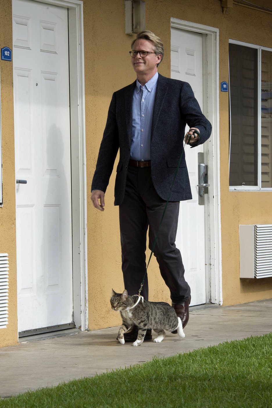 Rodinka na kousky - Tailgate Spiral Souvenir Seating (S02E11) (2017 ...