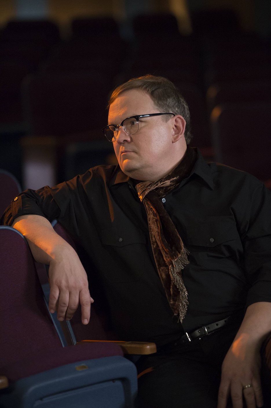 Rodinka na kousky - Tailgate Spiral Souvenir Seating (S02E11) (2017 ...