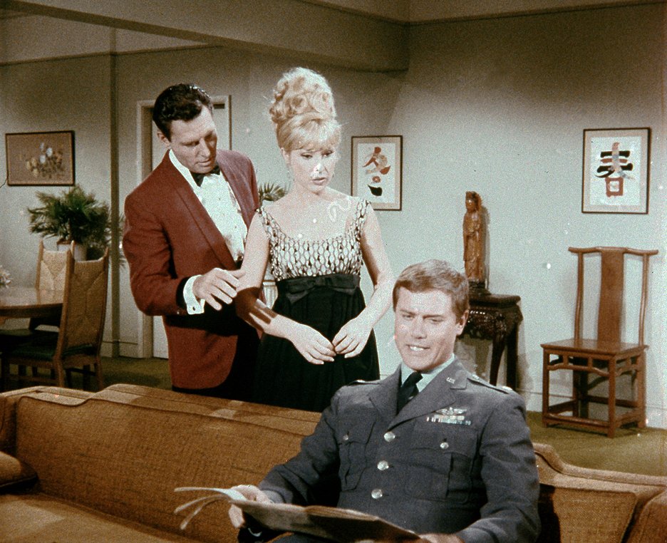 I Dream of Jeannie - How Do You Beat Superman? (S02E12) (1966) | ČSFD.cz