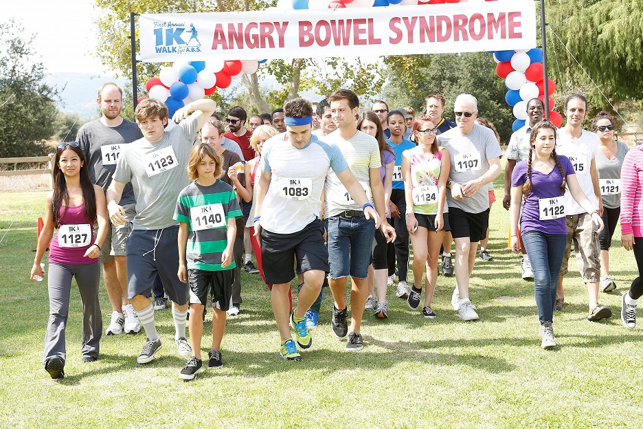 Vychovávat Hope - Dobročinný pochod (S03E08) (2012) | ČSFD.sk