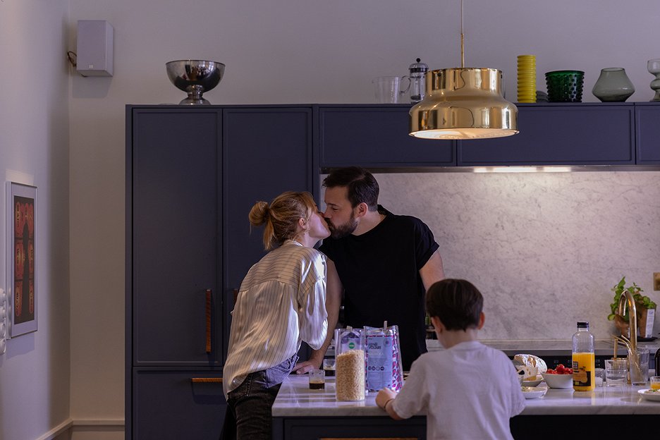 Láska a anarchie - Jak to všechno začalo (S01E01) (2020) | ČSFD.sk