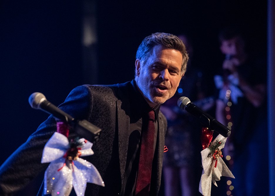 Csak egy karácsonyi dal (2019) | Érdekességek - Hibák a filmben | ČSFD.cz