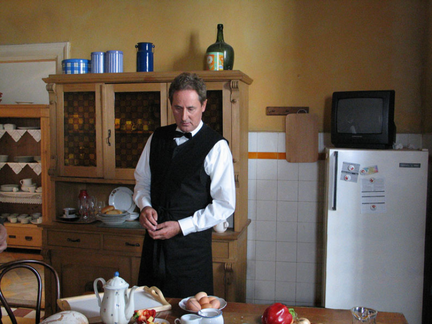 Pensjonat pod Różą - Spadek (S01E01) (2004) | ČSFD.cz