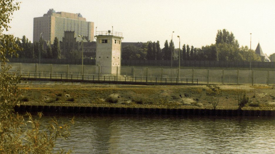 Die Charité – Ein Krankenhaus im Kalten Krieg (2020) | ČSFD.cz