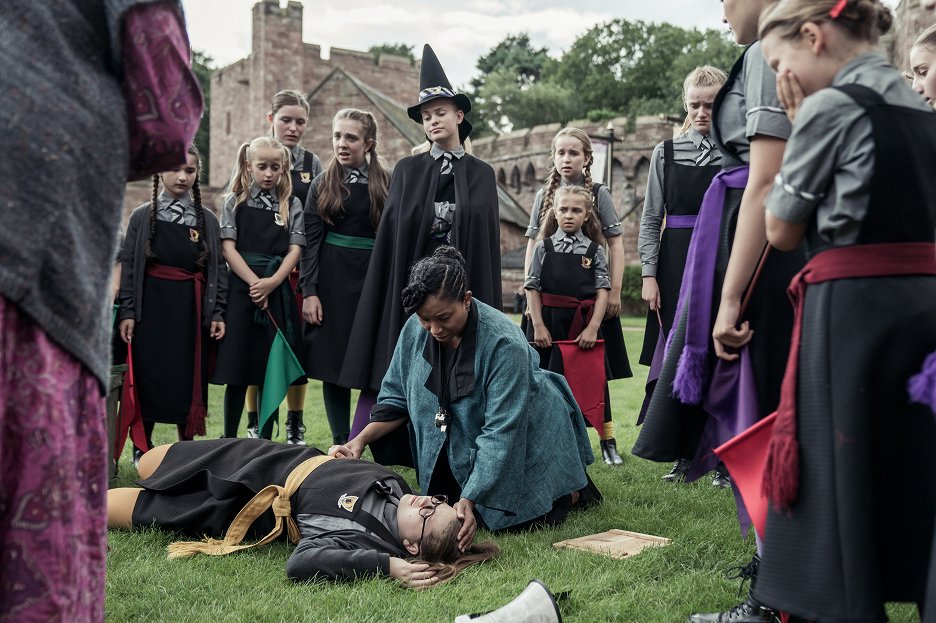 Čarodějnice školou povinné - A Witch in Time (S04E10) (2020) | ČSFD.cz