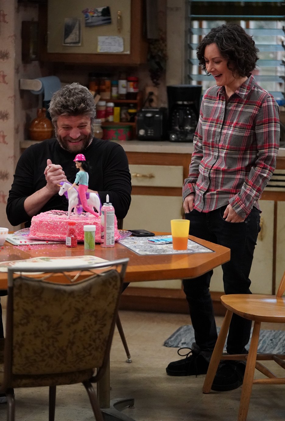 The Conners - A Cold Mom, a Brother Daddy and a Prison Baby (S03E07 ...