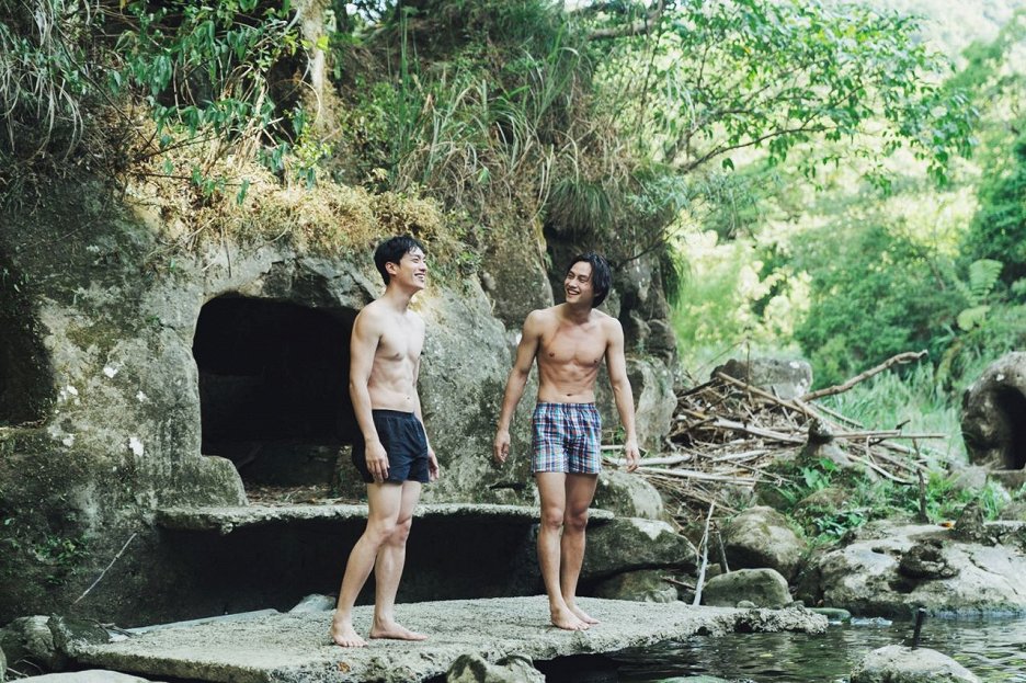 Wo zai zhe li deng ni (2024) | ČSFD.cz