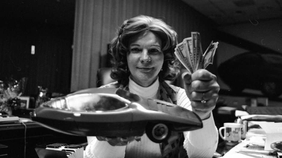 Lady a Dale - Soldier of Fortune (E01) (2021) | ČSFD.cz