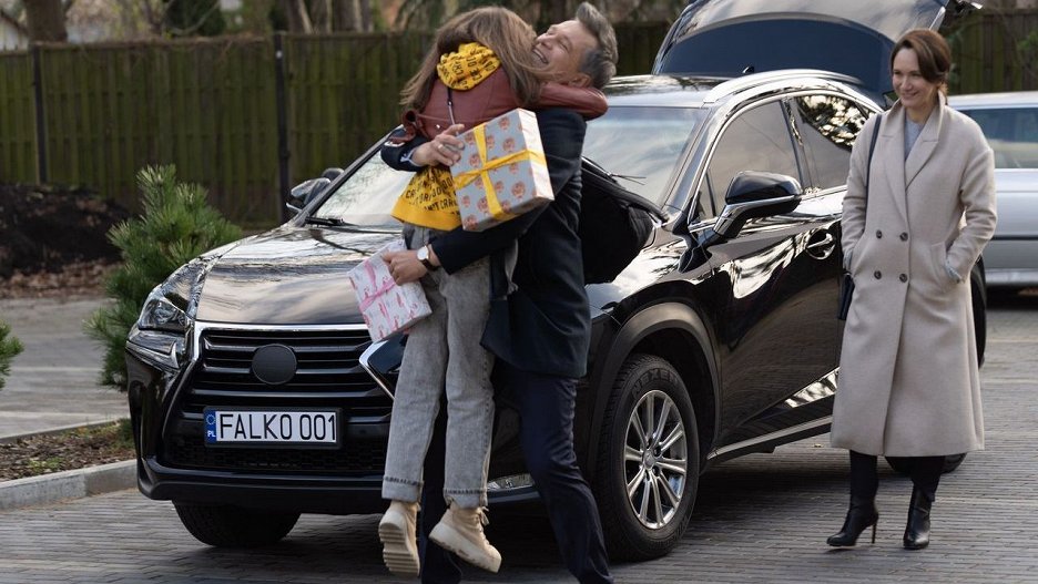 Na dobre i na złe - Cios za cios (S22E19) (2021) | ČSFD.cz