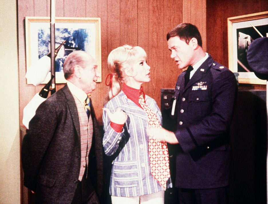 I Dream of Jeannie - The Blood of Jeannie (S05E07) (1969) | ČSFD.cz