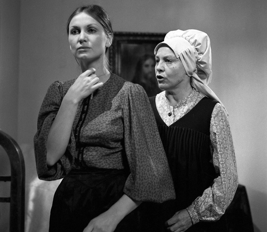 Dům Doni Bernardy (1974) | ČSFD.cz