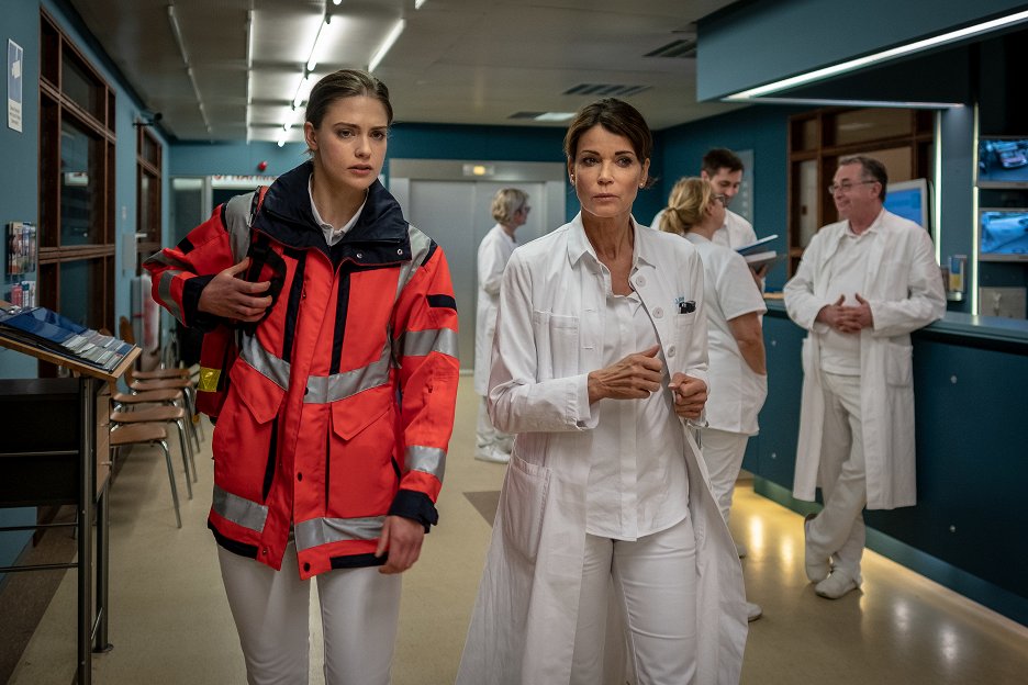 Notruf Hafenkante - Entgleisung (S14E17) (2020) | ČSFD.cz