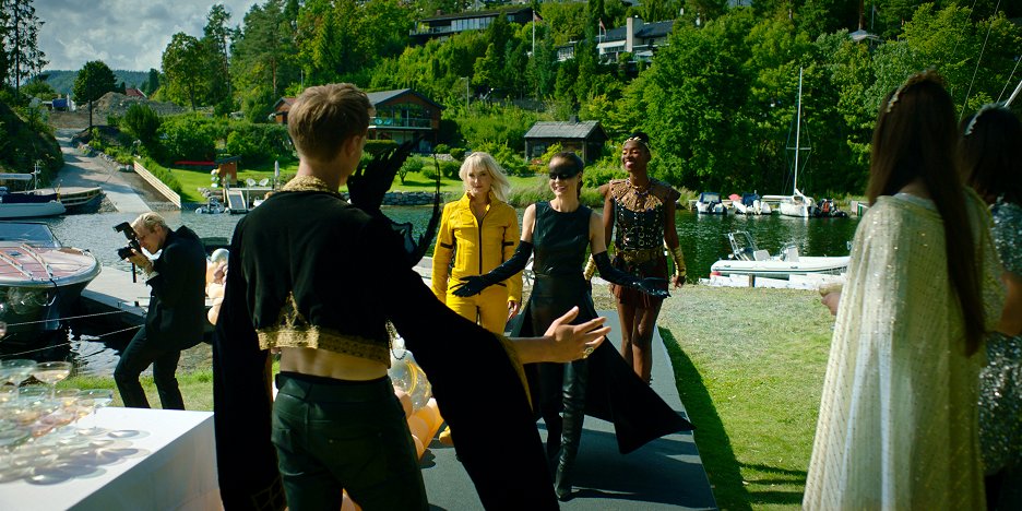 Exit - Maskeradeball (S02E07) (2021) | Galerie - Z epizody | ČSFD.cz