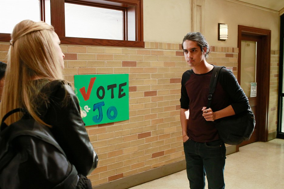 Twisted - The Son Also Falls (E16) (2014) | ČSFD.cz