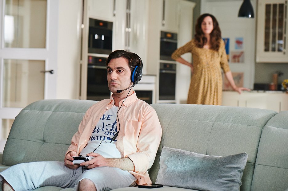 Dead Pixels - Flanks/Yams (S02E06) (2021) | ČSFD.cz