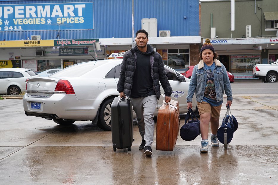 Hardball - Across the Ditch (S01E01) (2019) | ČSFD.cz