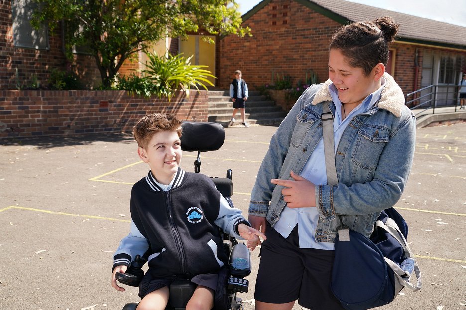 Hardball - Across the Ditch (S01E01) (2019) | ČSFD.cz