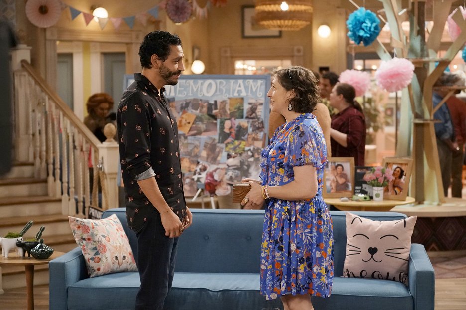 Call Me Kat - Cat-a-Versary (S01E13) (2021) | ČSFD.cz