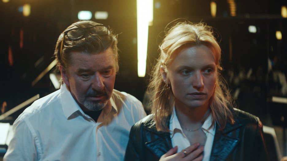 Lover - Pilot (E01) (2020) | ČSFD.cz