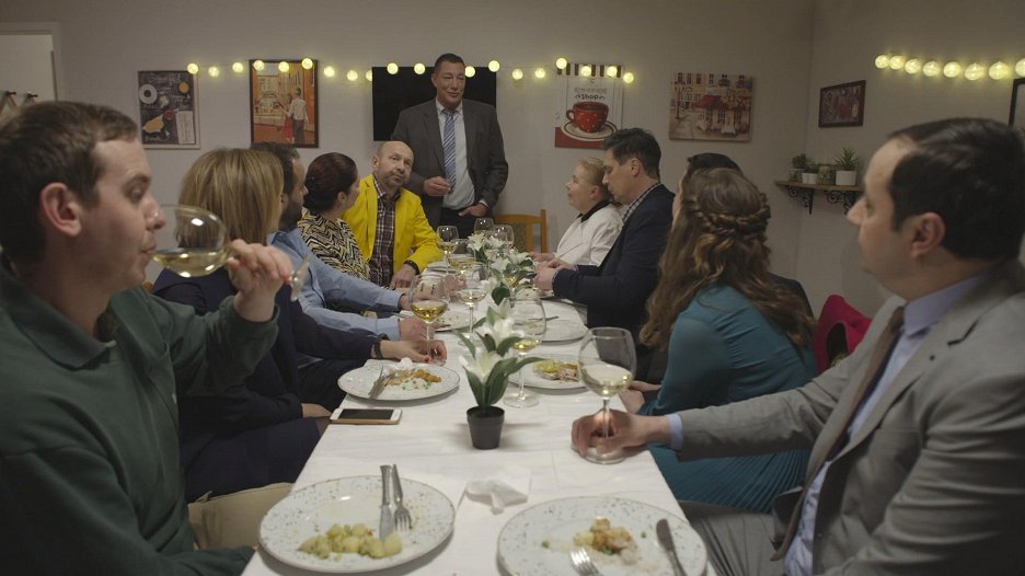 Drága örökösök - Madár (S04E17) (2020) | ČSFD.cz