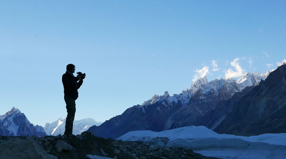 Beyond the Obvious: Daniel Schwartz. Photographer (2018) | ČSFD.cz