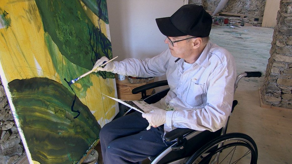 Mand falder (2015) | ČSFD.cz