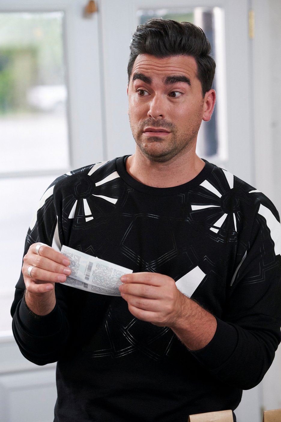 Městečko Schitt's Creek - The Barbecue (S04E07) (2018) | ČSFD.cz