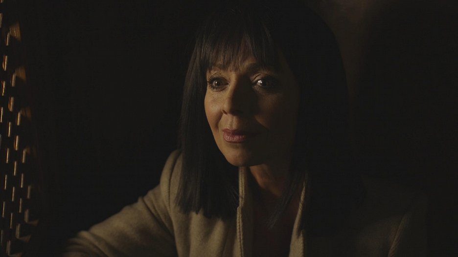 Drága örökösök - Az áruló (S04E64) (2020) | ČSFD.cz