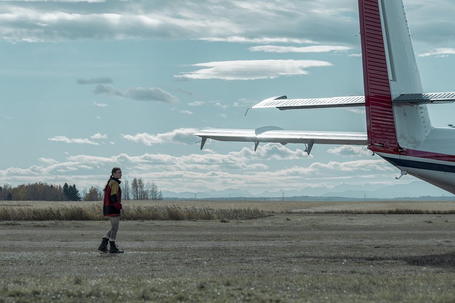 Temné léto - Letadlo (S02E08) (2021) | ČSFD.cz