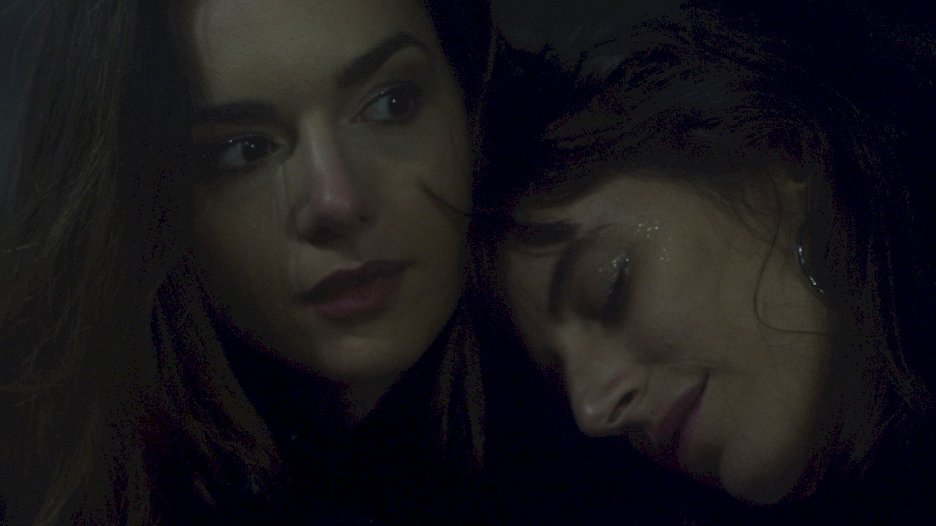 Mientras siga el calor (2021) | ČSFD.sk