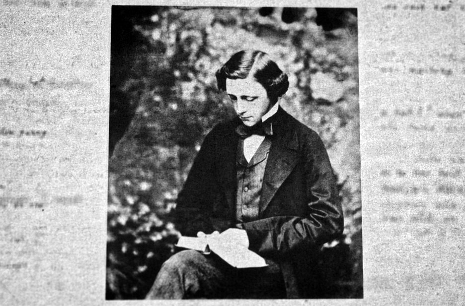 Příběhy rukopisů - Alenka v říší divů Lewise Carrolla (E01) (2021 ...