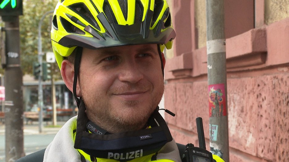 110 Fahrrad-Cops im Einsatz (2021) | ČSFD.cz
