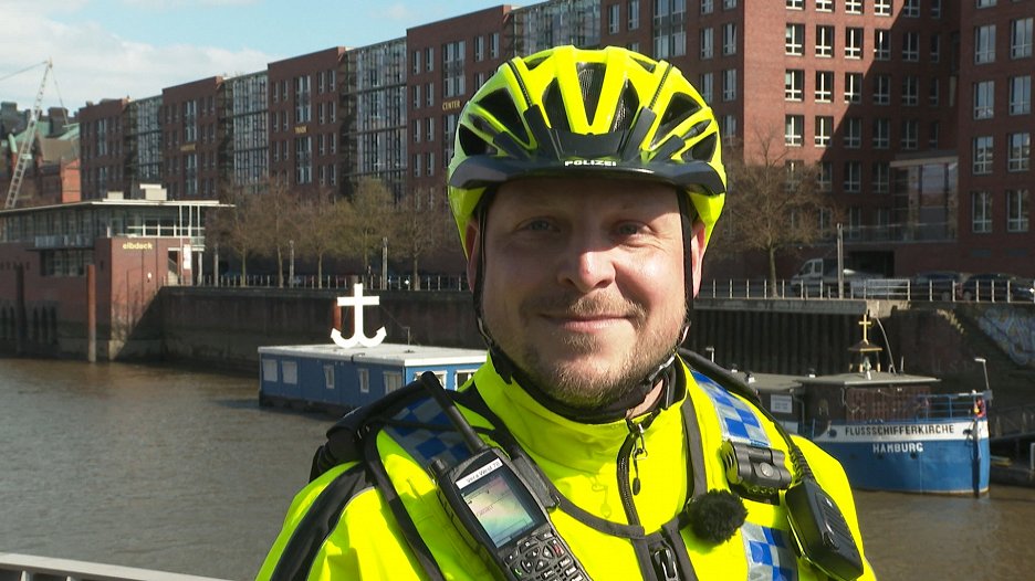 110 Fahrrad-Cops im Einsatz (2021) | ČSFD.cz