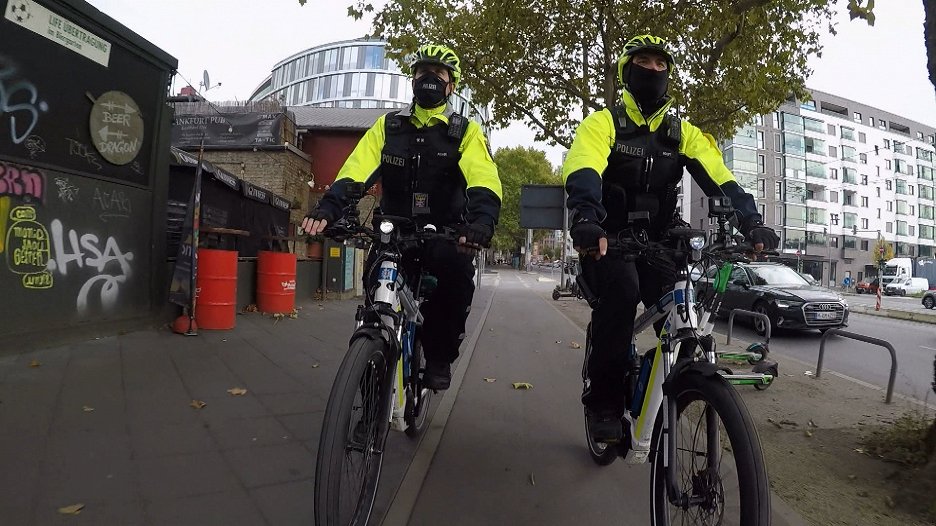 110 Fahrrad-Cops im Einsatz (2021) | ČSFD.cz